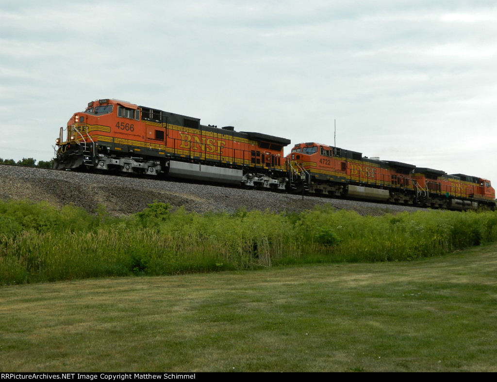 BNSF 4566